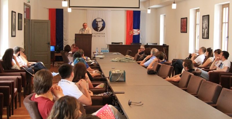 Проф. др Јован Делић одржао беседу о Иви Андрићу[:en]PROF. DR JOVAN ...